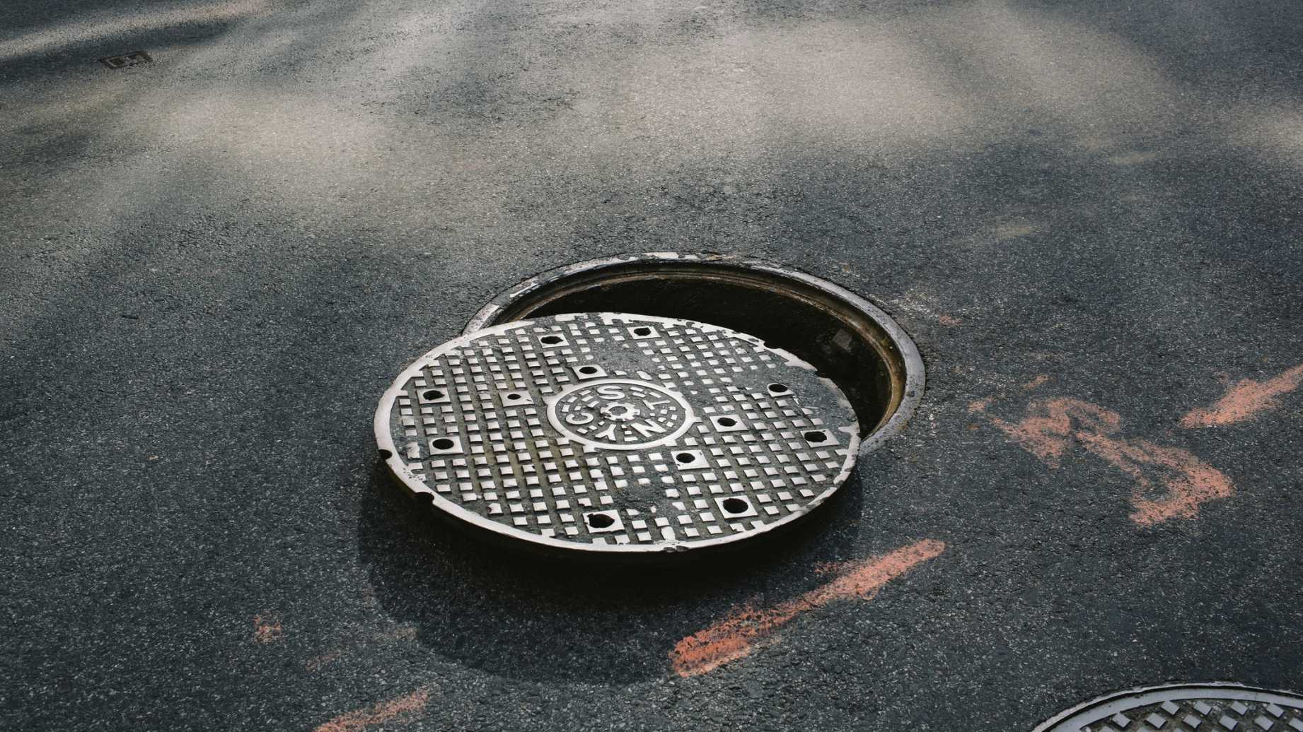 Apa Sih Bedanya Manhole Cover dengan Handhole Cover? - Putra Sari Logam